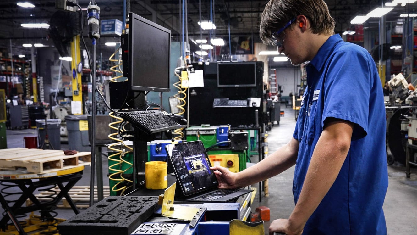 FASTENAL Utilizes AR Work Instructions on iPad | Taqtile
